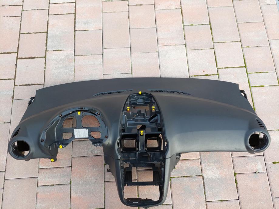 Opel Corsa D - cockpit (kontrolna tabla)
