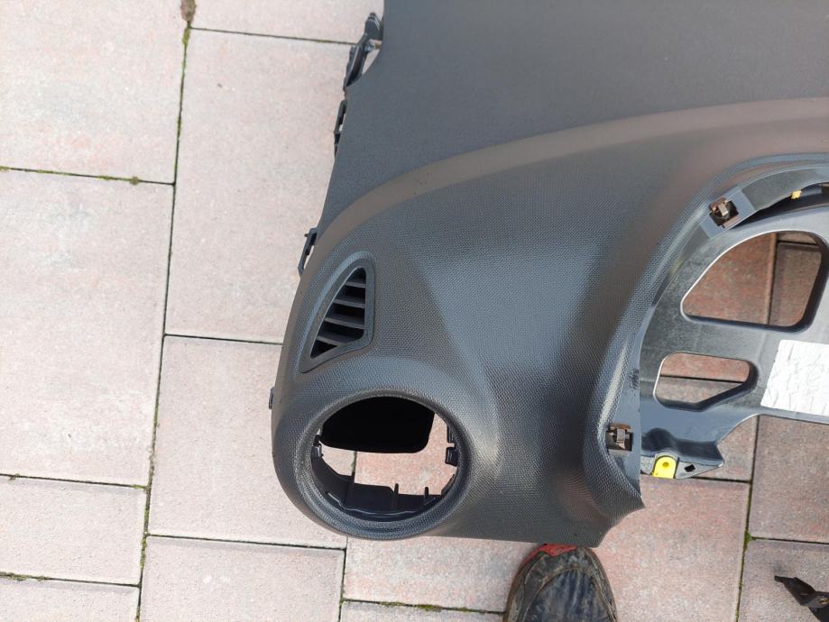 Opel Corsa D - cockpit (kontrolna tabla)