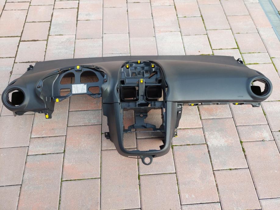 Opel Corsa D - cockpit (kontrolna tabla)