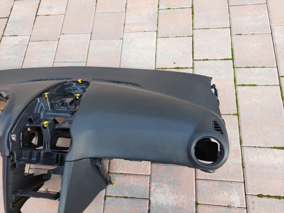 Opel Corsa D - cockpit (kontrolna tabla)