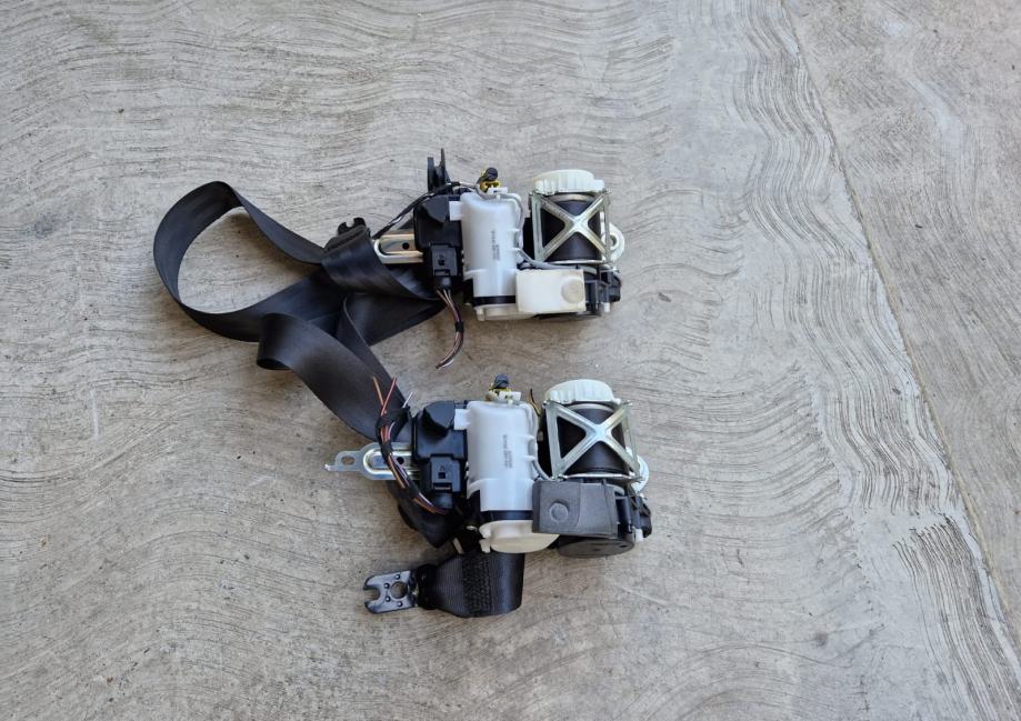 Prednji pojas pojasevi Golf 7 lijevi desni veliki sa motorom 5G4857705