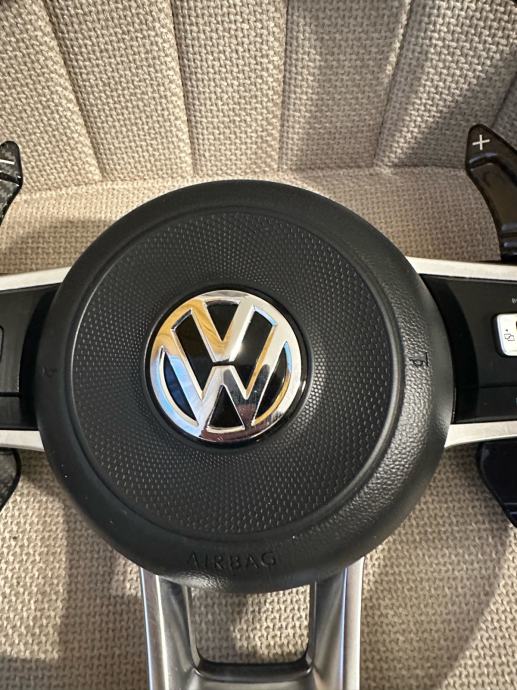 Prodajem volan za golf 7, passat b6 b7 b8,tiguan....