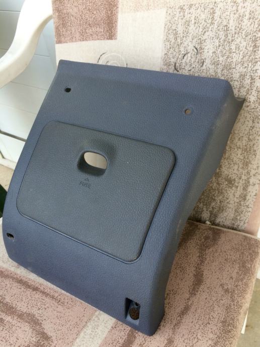 Renault Twingo dijelovi 1993. - 1998.g. - poklopac osiguraca