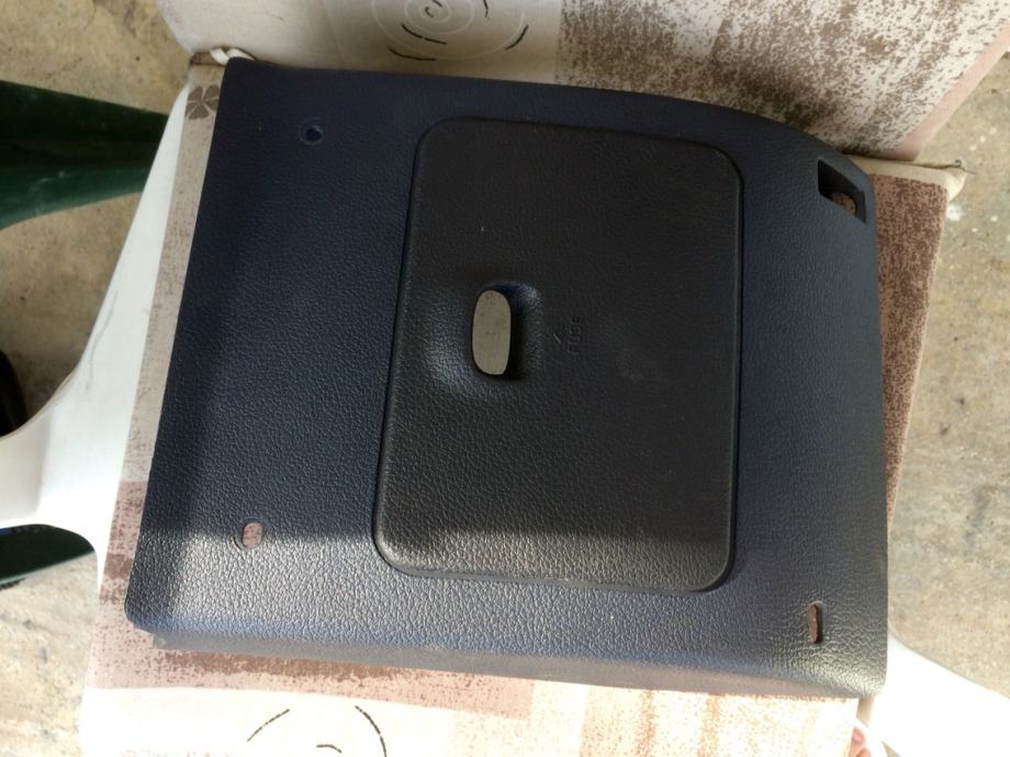 Renault Twingo dijelovi 1993. - 1998.g. - poklopac osiguraca