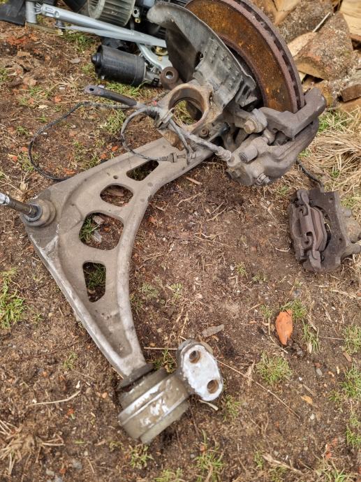 DESNA VILICA BMW E46