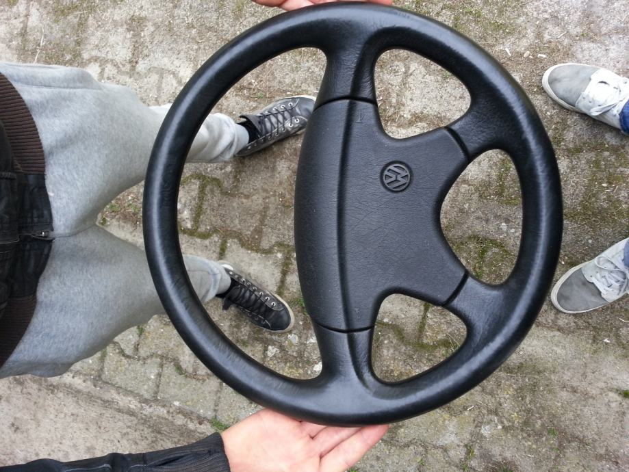 Prodajem volan za golfa 2-3