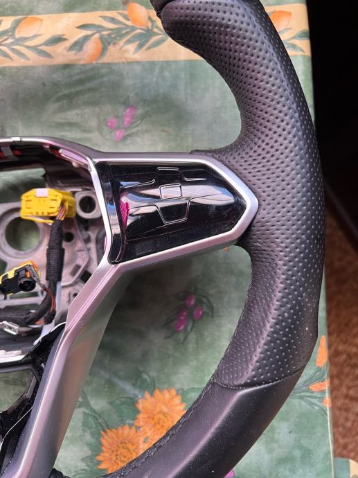 VW Tiguan R line volan