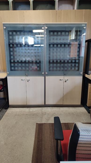 Limeni ormari sa drvenim i staklenim vratima dim 80×172 1 kom.100 eura