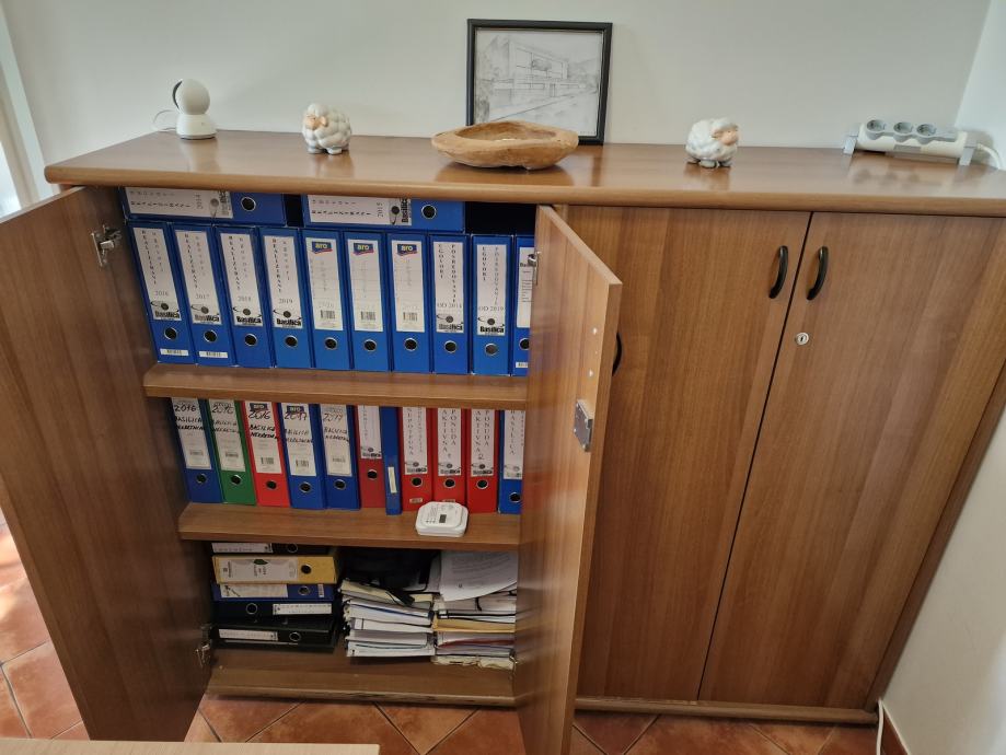 Uredski ormar, očuvan, 177 dužina, 47 dubina, 137 visina