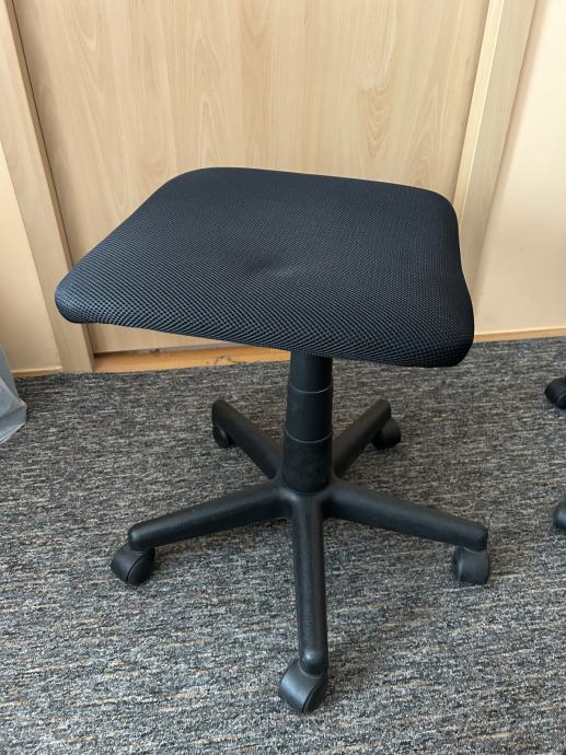 2 stolca na kotače - plavi i crni