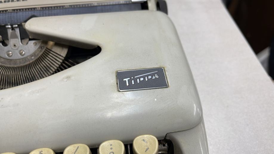 Adler pisaća mašina Tippa