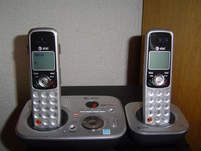 Bežični dect telefon s dvije slušalice,digitalna sekretarica