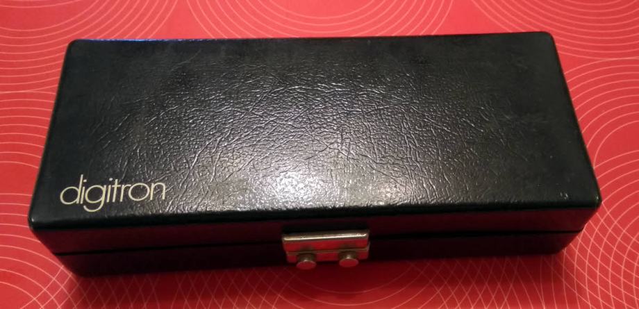 Digitron Buje DB 802 DB802 retro kalkulator iz 1974.