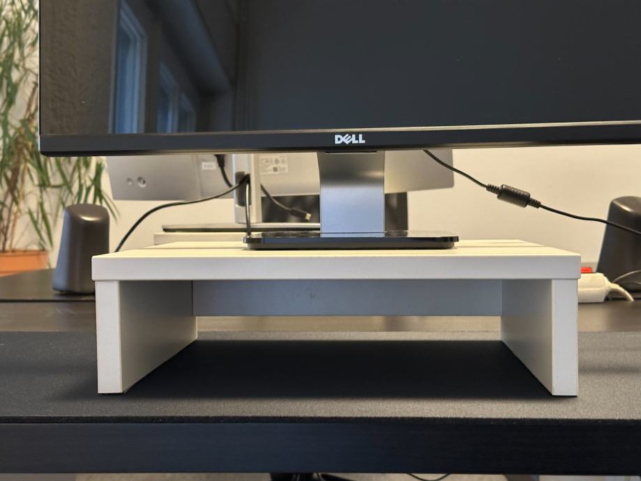 Drveni, vrlo kvalitetni stalci/podizači za monitore, više komada