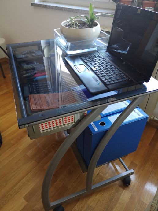 Uredski stol + uredski stolac