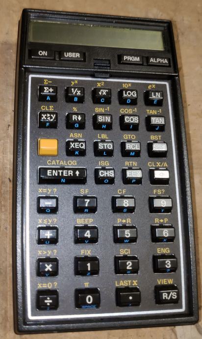 Retro programabilni kalkulator HP 41C