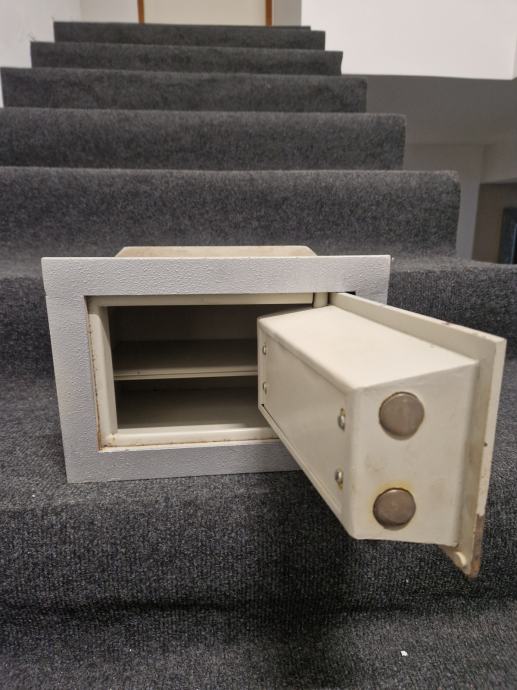 Sef / Trezor / Sef za pištolj / Ormar za oružje (pištolj)