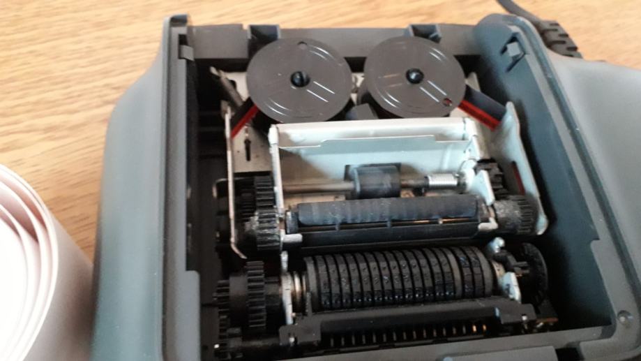 Stolni kalkulator Casio DR-320