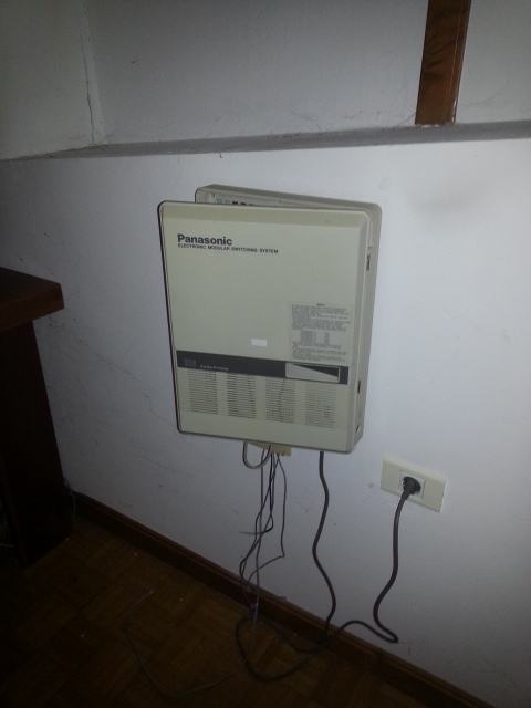 Telefonska centrala Panasonic 3x8 modular switching system 616