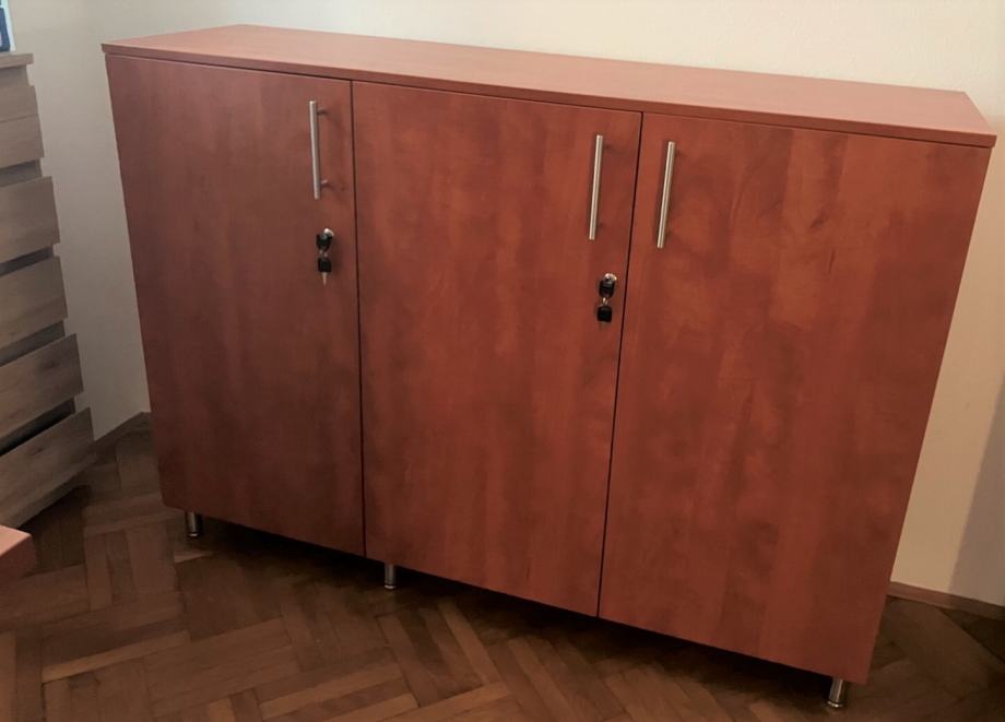 VIŠE UREDSKIH ORMARA RAZNIH DIMENZIJA