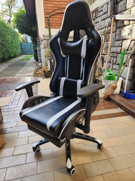 Ergonomska gaming stolica, crna s bijelim, dva jastuka, relax funkcija