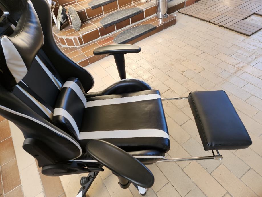 Ergonomska gaming stolica, crna s bijelim, dva jastuka, relax funkcija