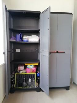 Plastični ormari sa policama kom 2