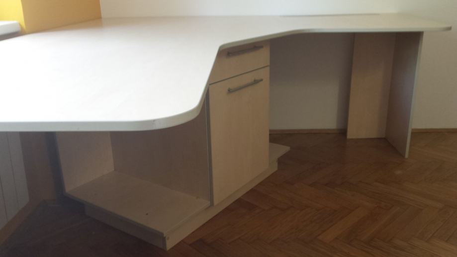 PRILIKA!!! Kvalitetan uredski kutni radni stol