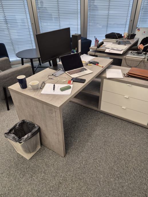 Kompletni namještaj za ured