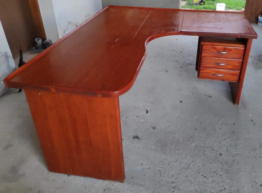 Masivni uredski kutni stol (L oblika)