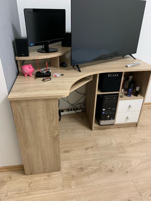 Pisaci stol za PC u kut