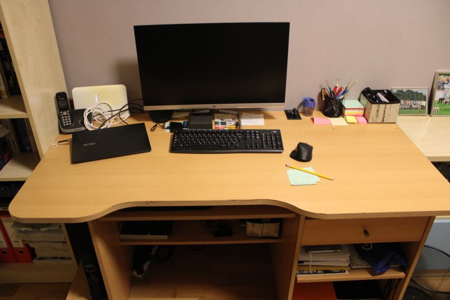 Radni stol za računalo