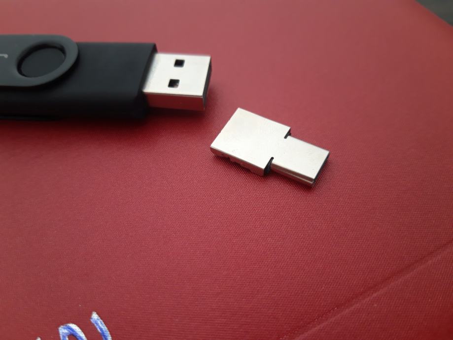 USB 32gb+micro+nastavak C / POGLEDAJ SLIKE!