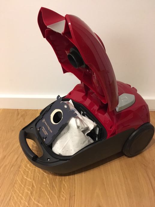 Electrolux Easy Go usisavač EEG43WR