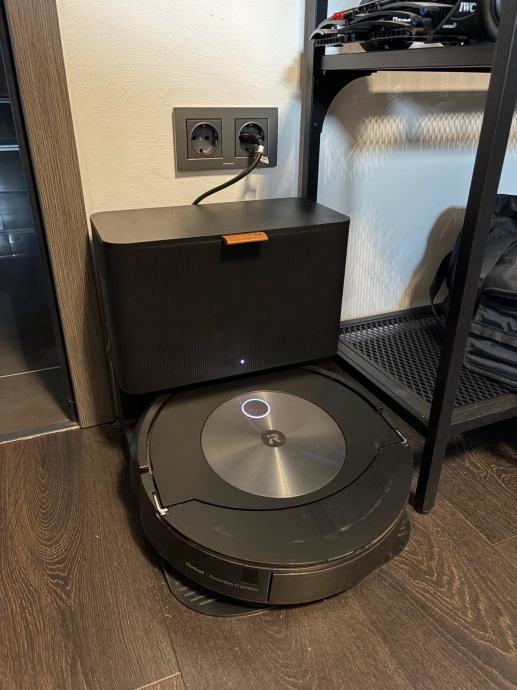 iRobot robotski usisavač Roomba Combo j7+