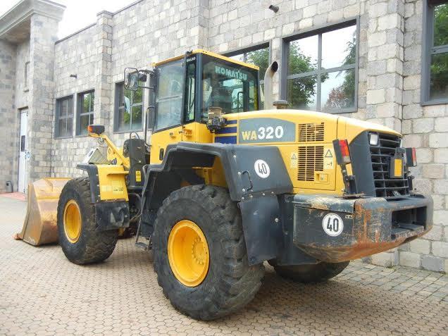 KOMATSU WA320-5