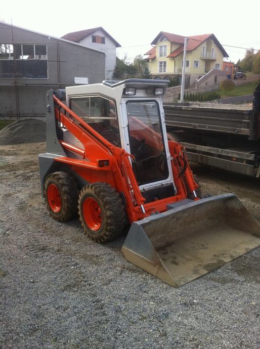 Mini utovarivac Locust 752