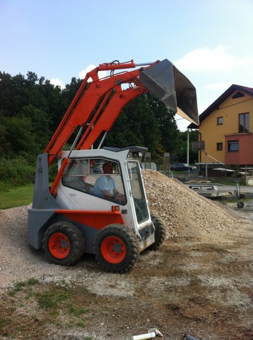 Mini utovarivac Locust 752