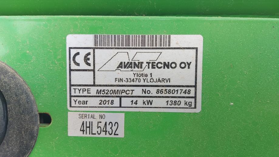 PRODANO Utovarivač Avant 520, 235 radnih sati, 2018 god