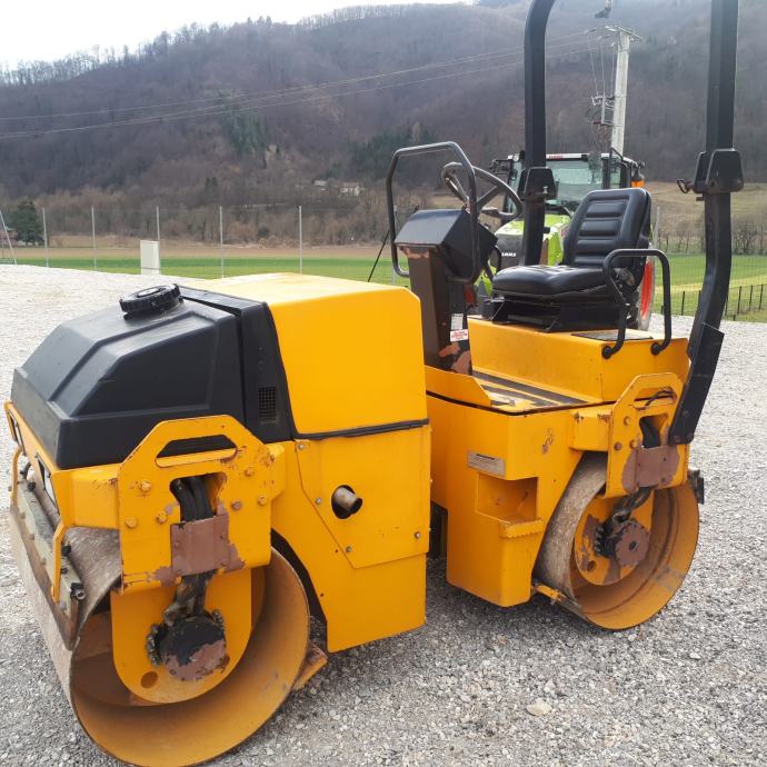 Valjak Dynapac CC122