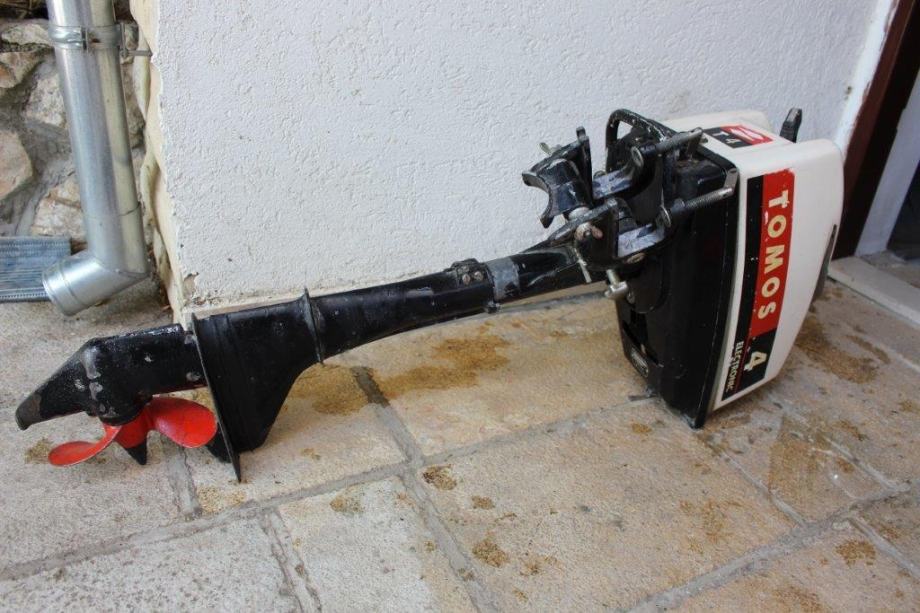 Prodajem motor za čamac (vanbrodski motor) Tomos 4 KS