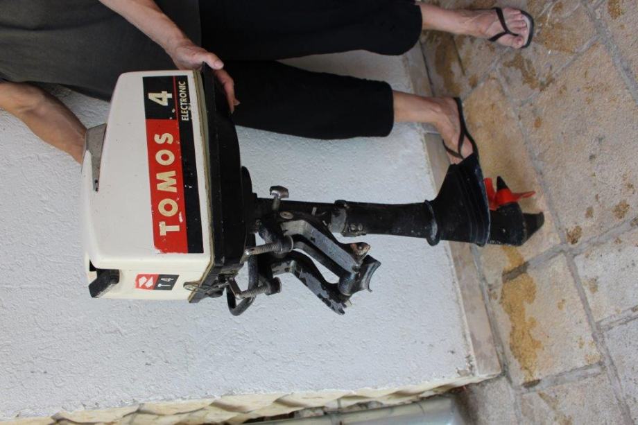 Prodajem motor za čamac (vanbrodski motor) Tomos 4 KS