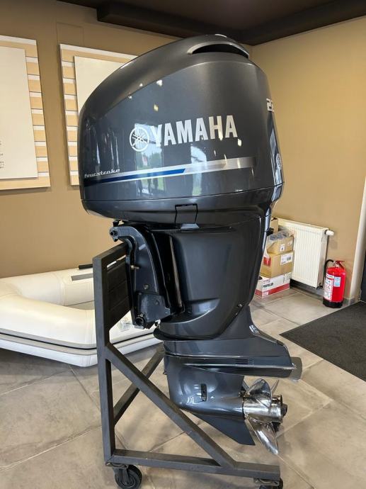 Yamaha F225 AETX sa 791 sati ***Pronautika***