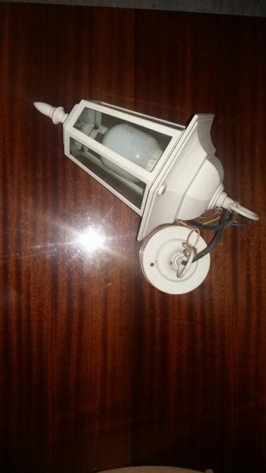 Prodajem vanjski luster-fenjer