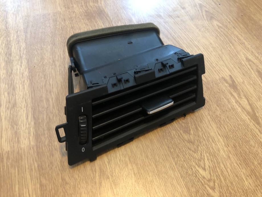 64226910732 - PREDNJA DESNA VENTILACIJA UPRAVLJAČKE PLOČE BMW 5 E60 E6