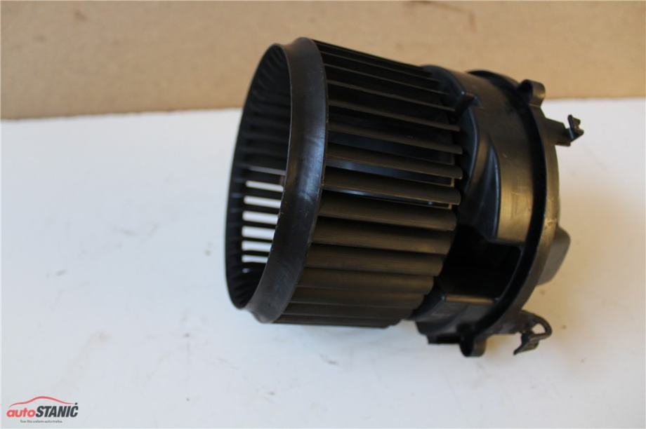 BMW X1 (F48) [15-] 118 d ventilator kabine 64119297752