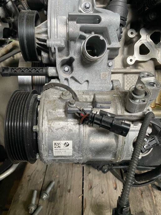Bmw x1 x2 f40 kompresor klime 64525A21d11