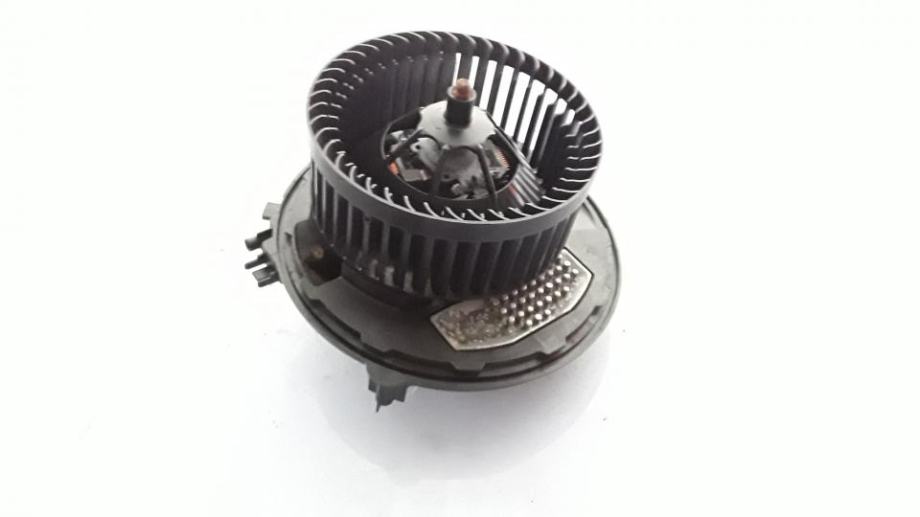 MOTORIC VENTILACIJE 5Q1819021G 5Q0907521E Škoda OCTAVIA 2013-