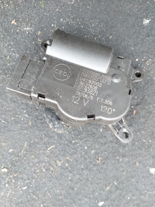 Peugeot 3008 i 5008 klapna ventilacije