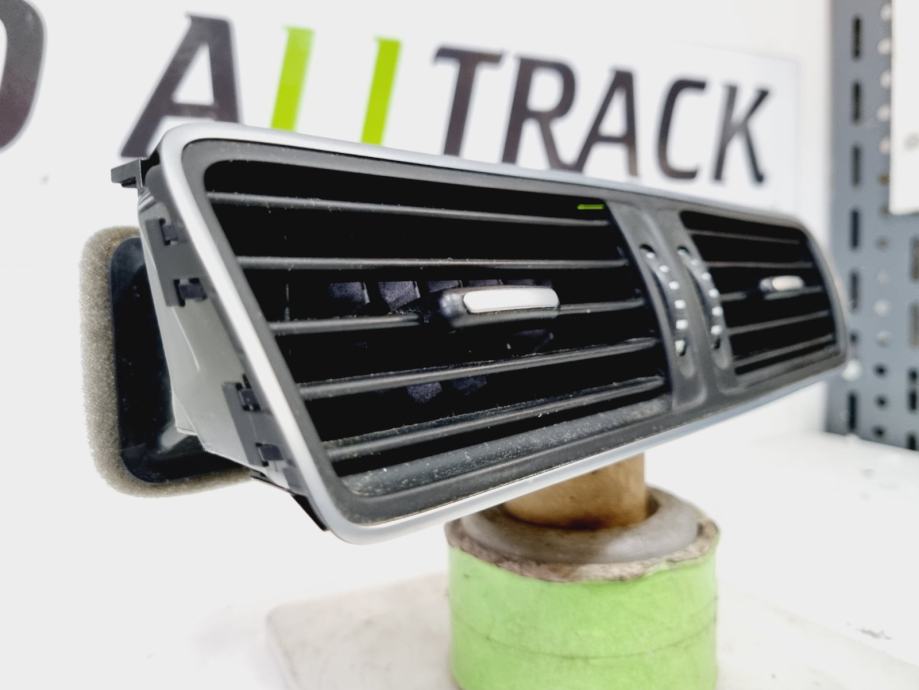 Vw Passat cc b7 3aa srednja rešetka ventilacije 3AB819728A